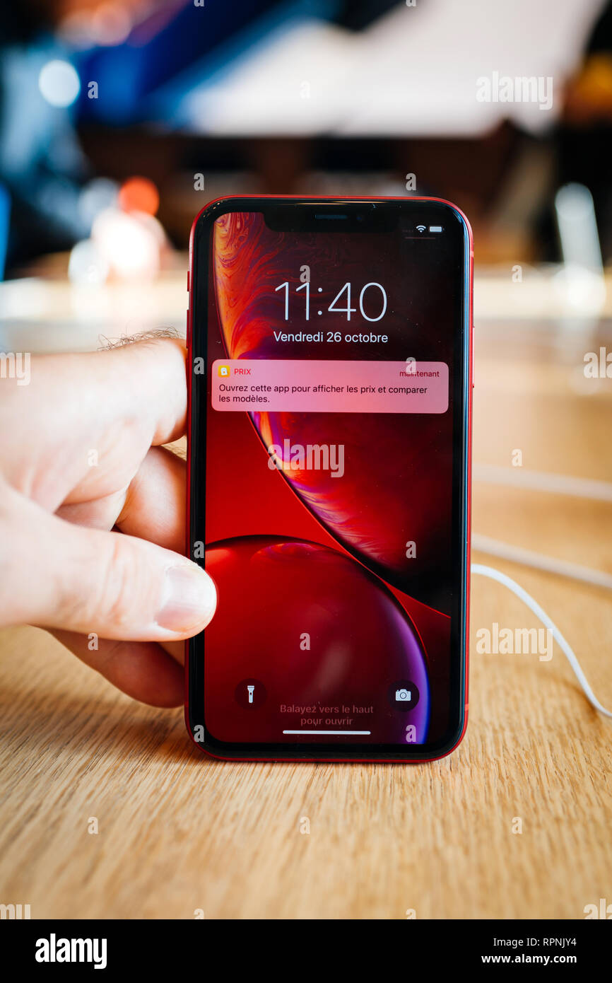 Iphone x hand vertical hi-res stock photography and images - Alamy