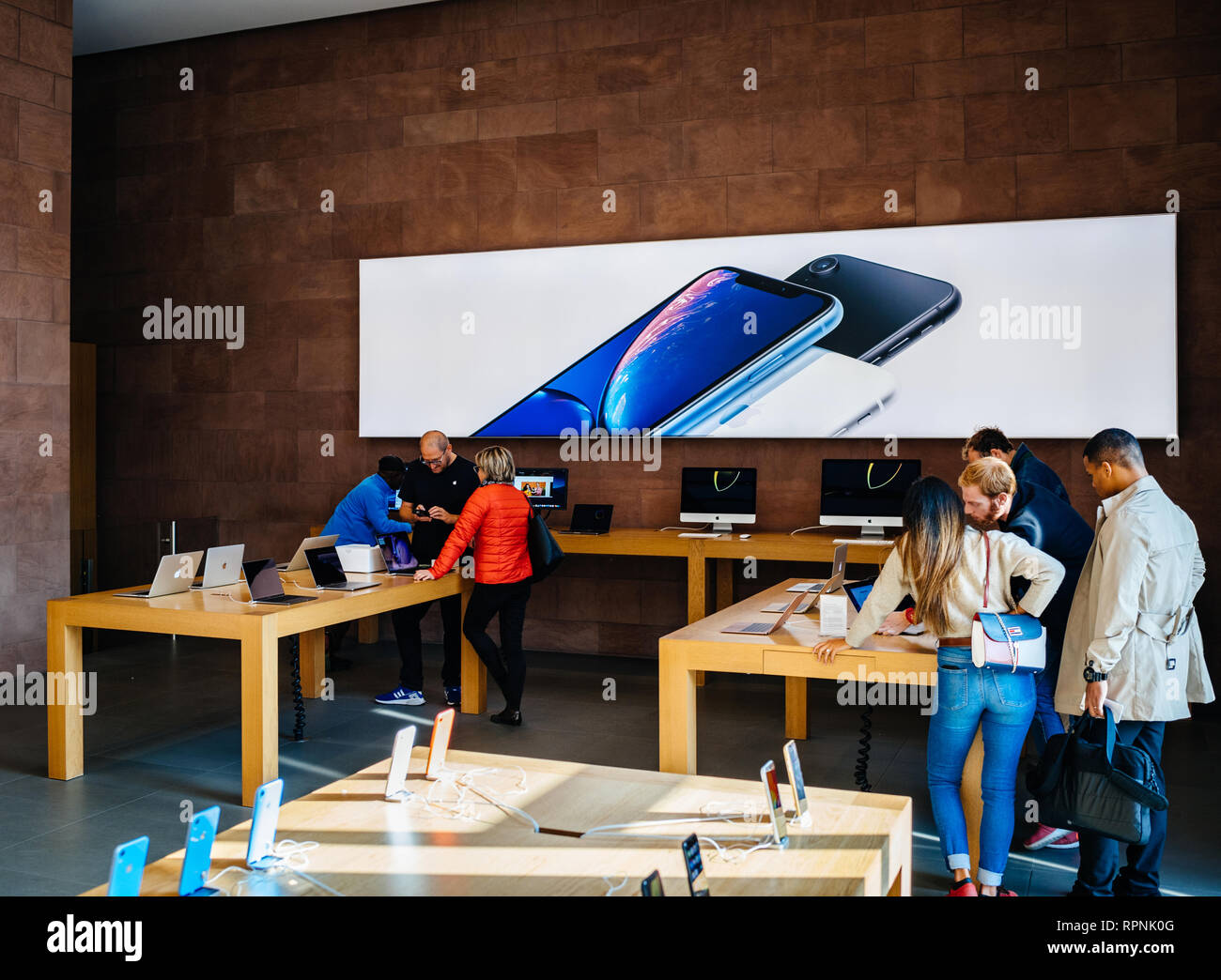 Macbook pro laptops hi-res stock photography and images - Alamy