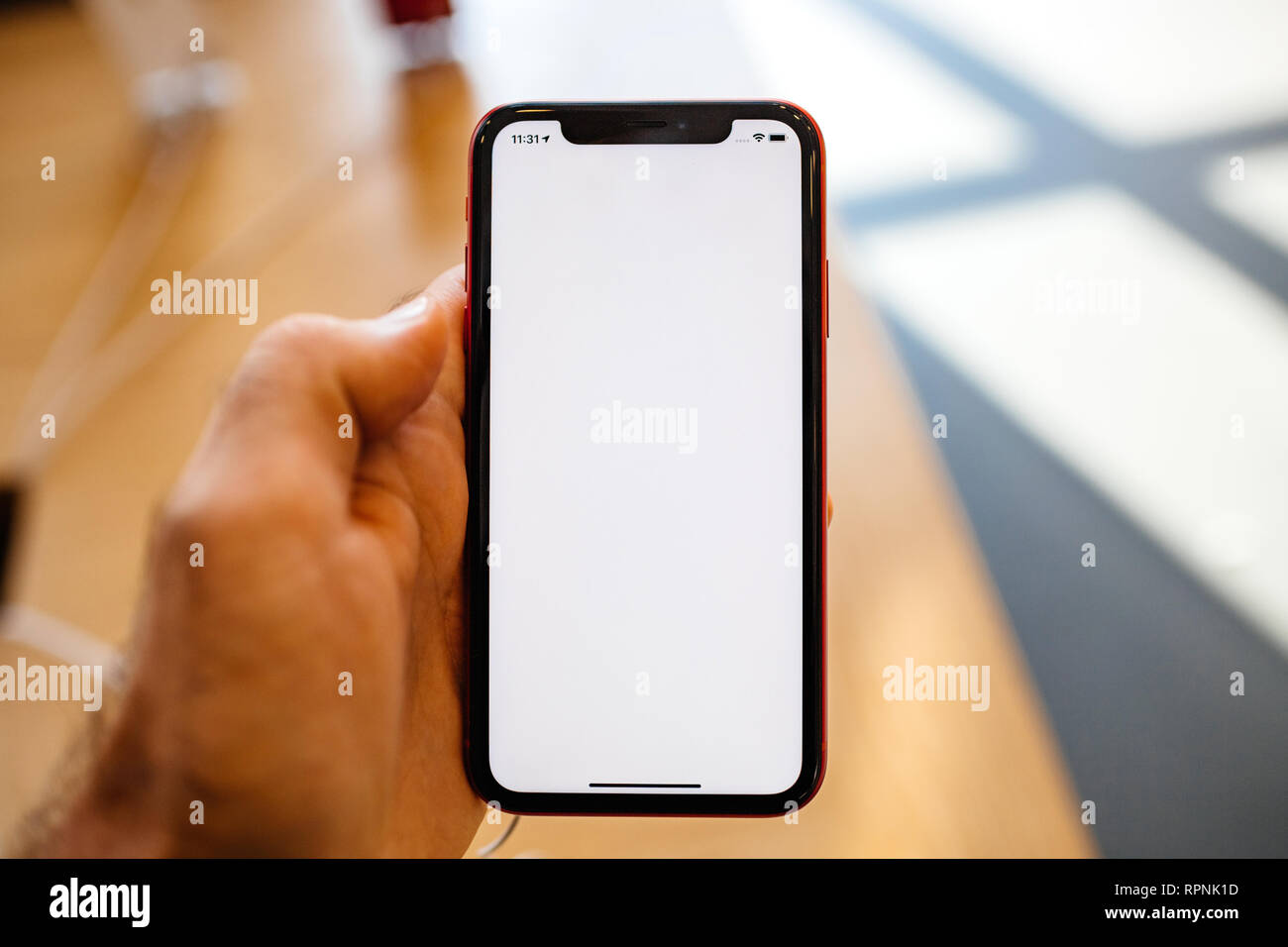 Black hand holding iphone x hi-res stock photography and images - Alamy