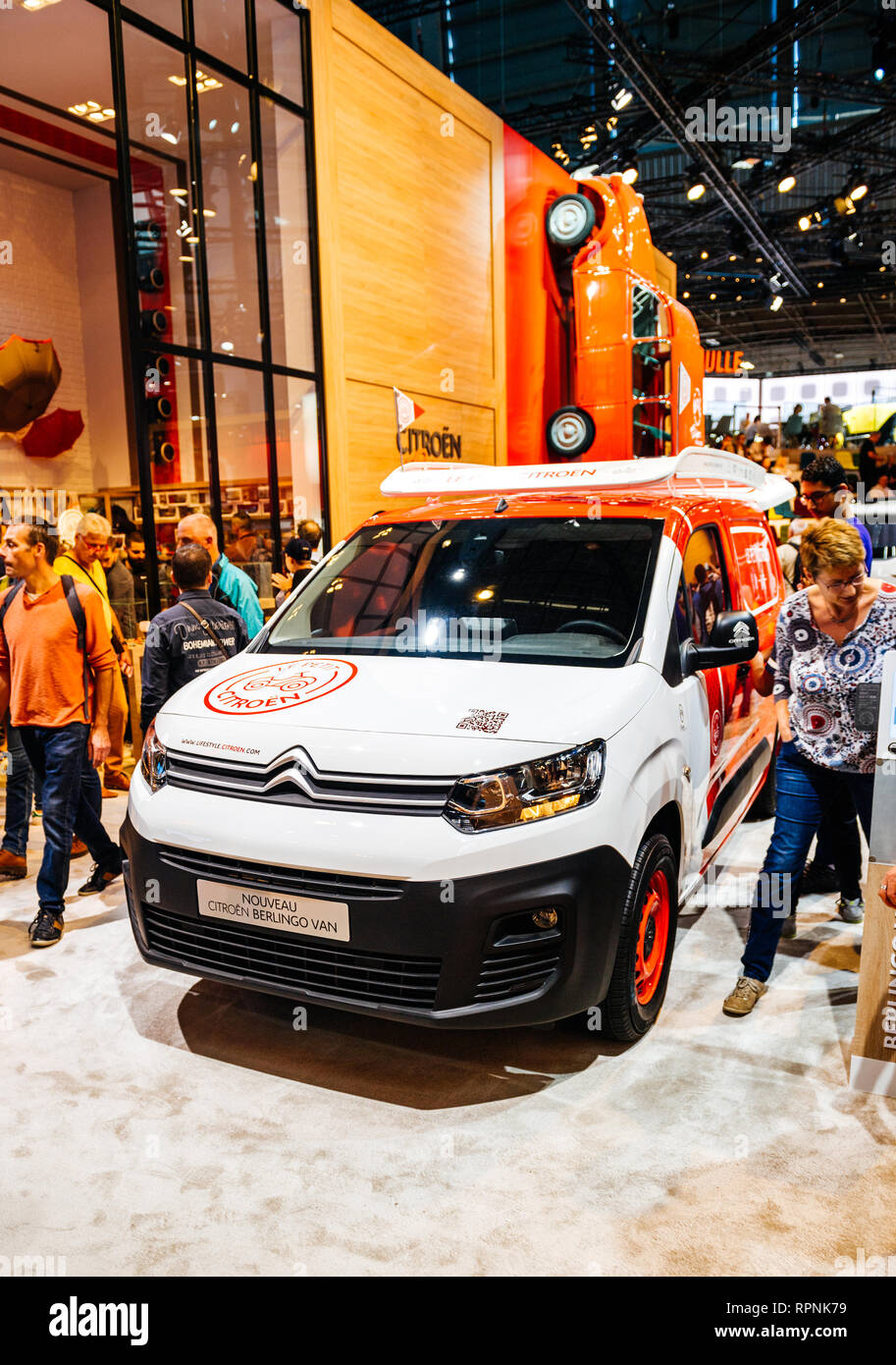PARIS, FRANCE - OCT 4, 2018: Customers curious people admiring new ...