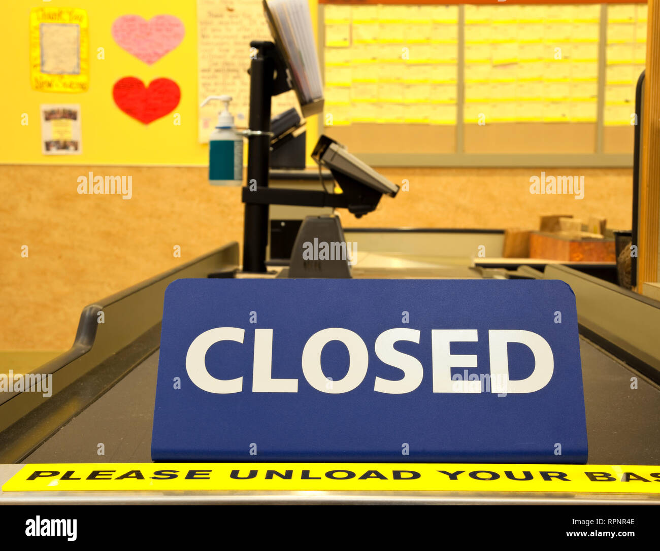 Closed checkout hi-res stock photography and images - Alamy