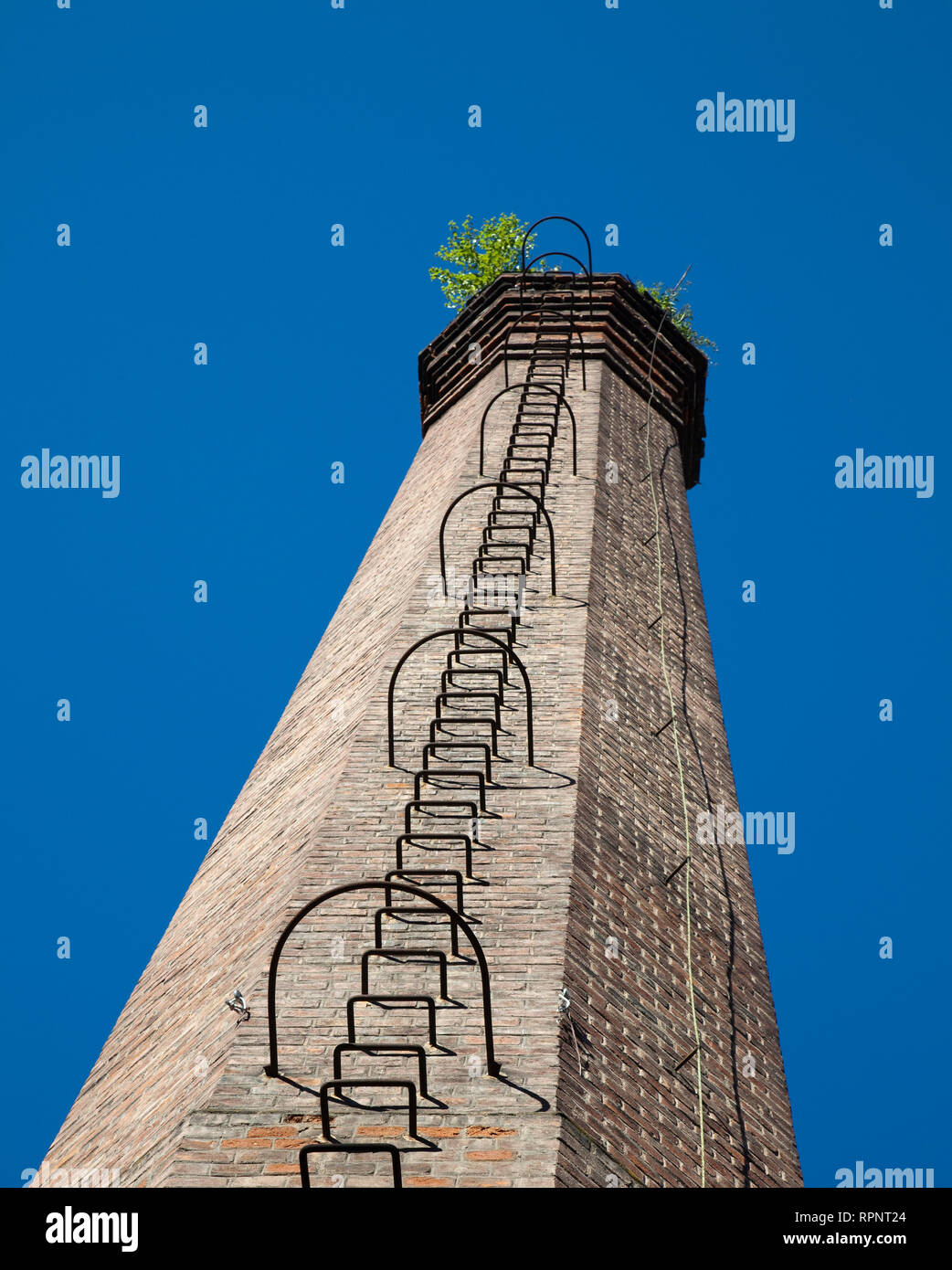 Facade edifice towering hi-res stock photography and images - Alamy