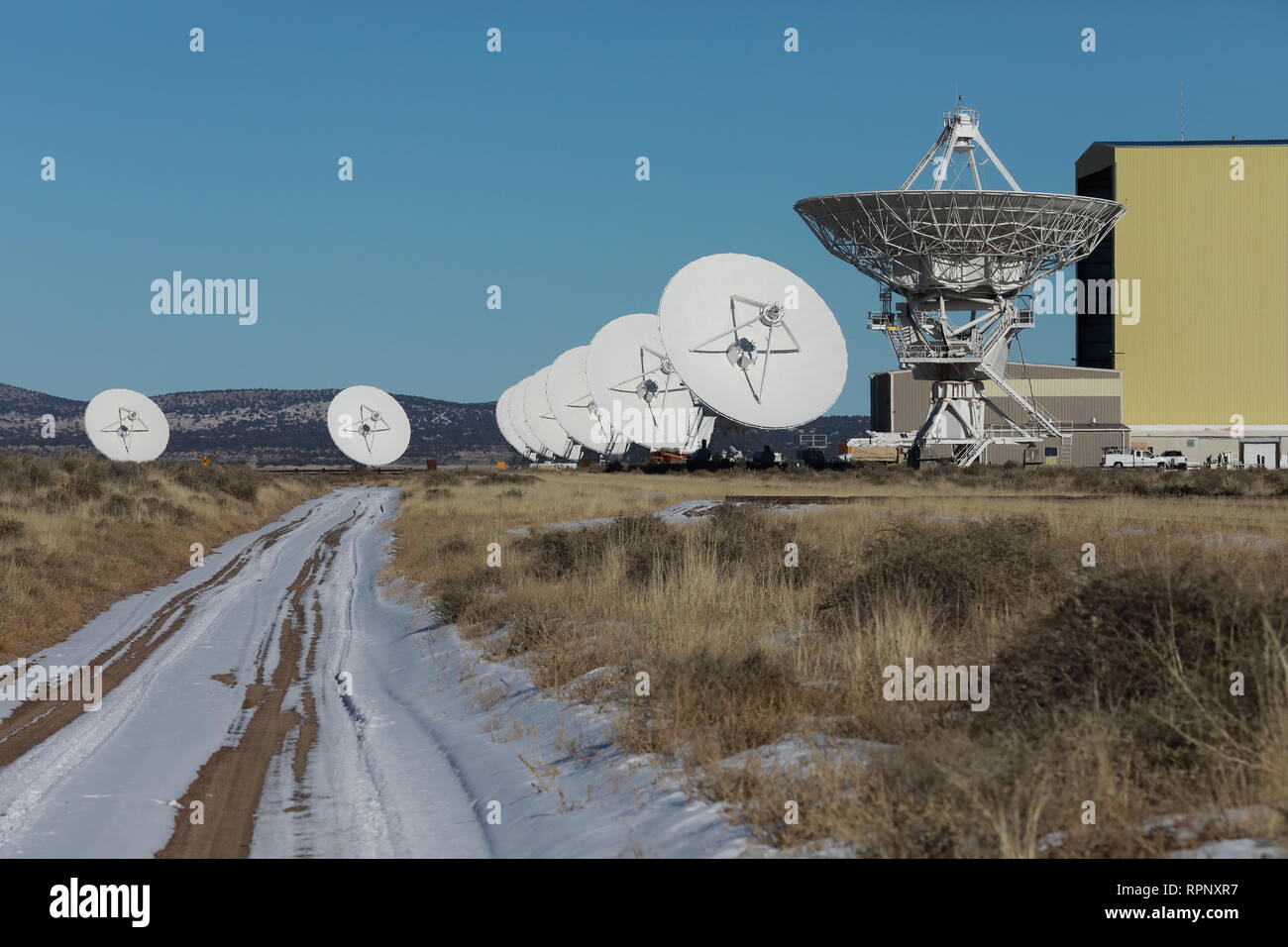 Radiotelescopes at the Very Large Array, the National Radio Observatory ...