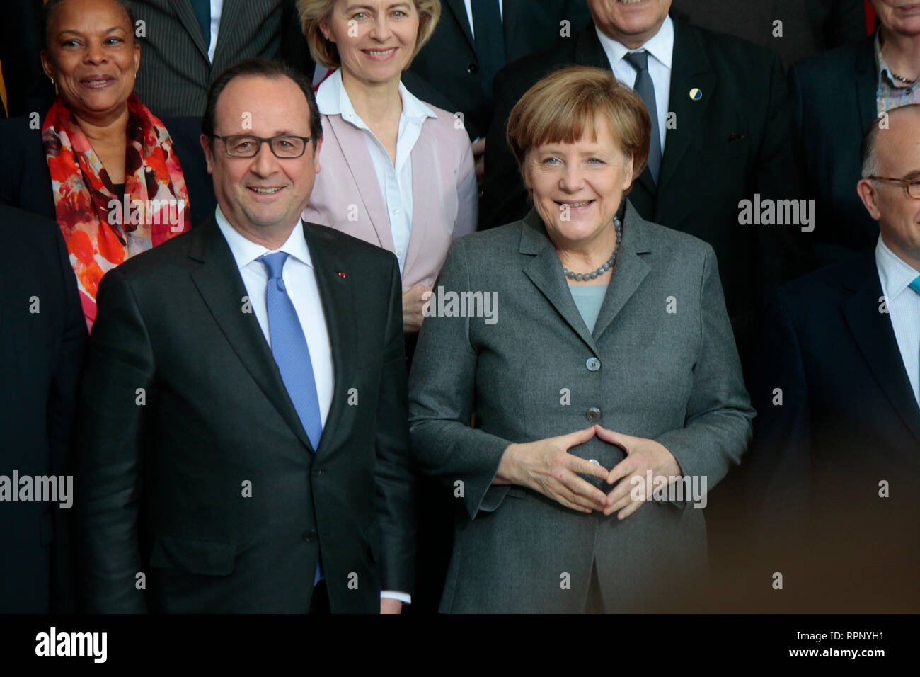Angela merkel raute hi-res stock photography and images - Alamy