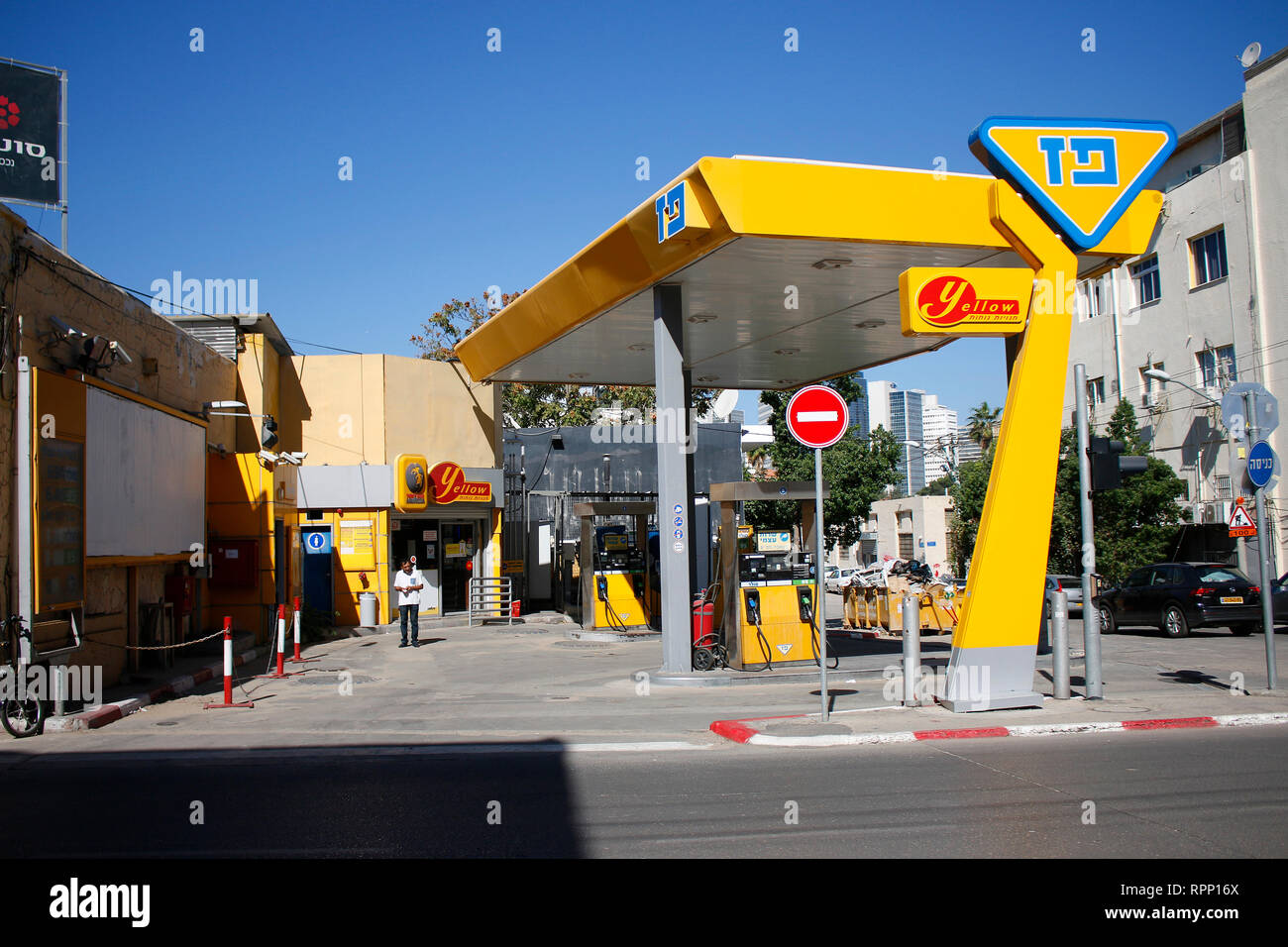 das Logo der Marke/ the logo of the brand "Yellow", Tel Aviv, Israel ...