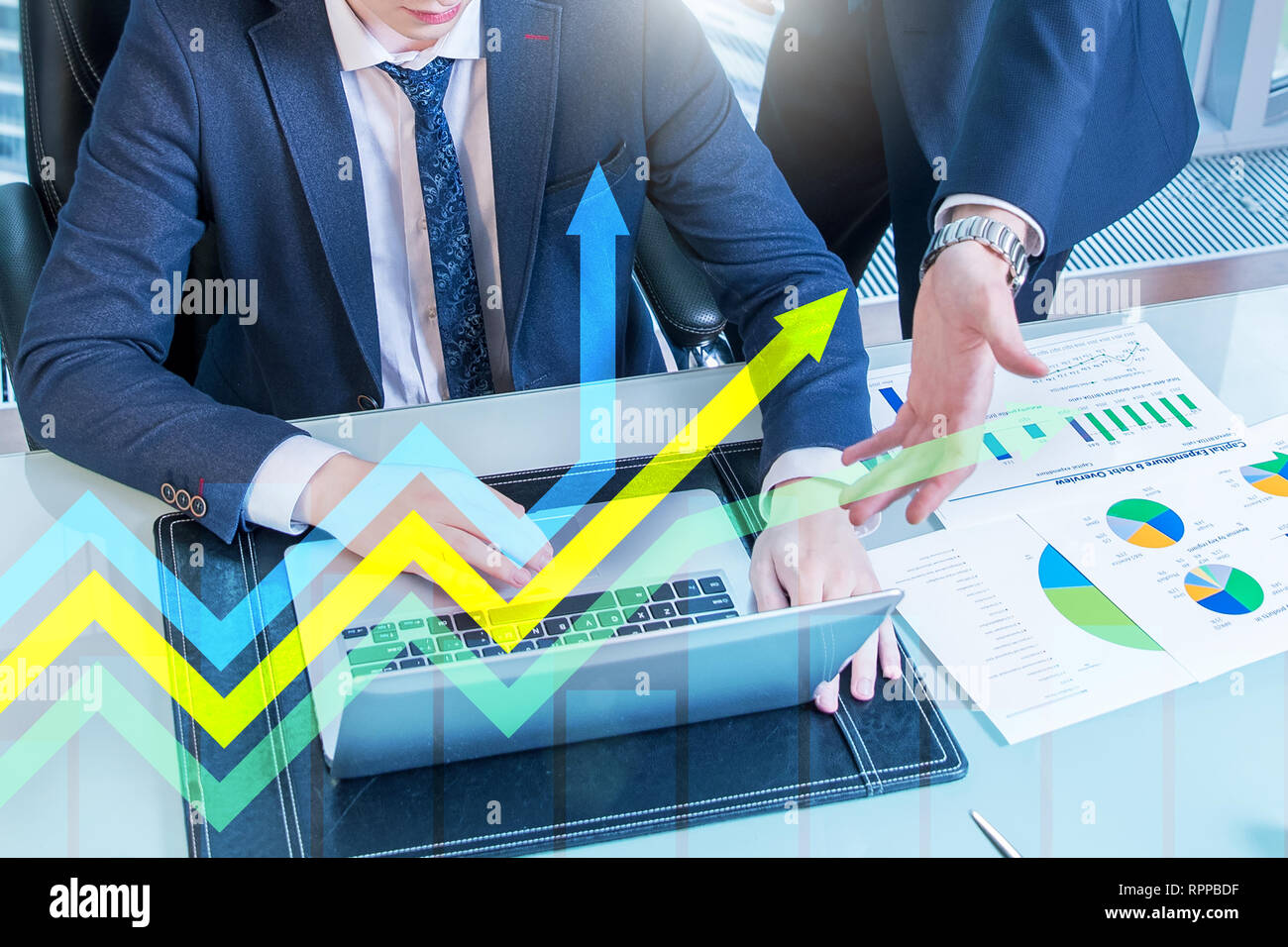 Financial growth arrows graph. Investment and trading concept Stock ...