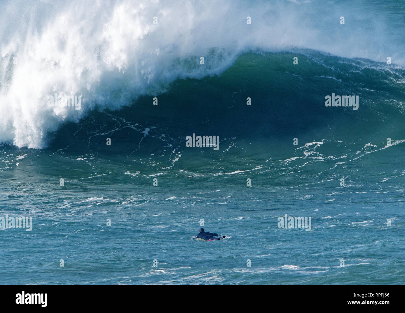 Newquays huge wave hi-res stock photography and images - Alamy