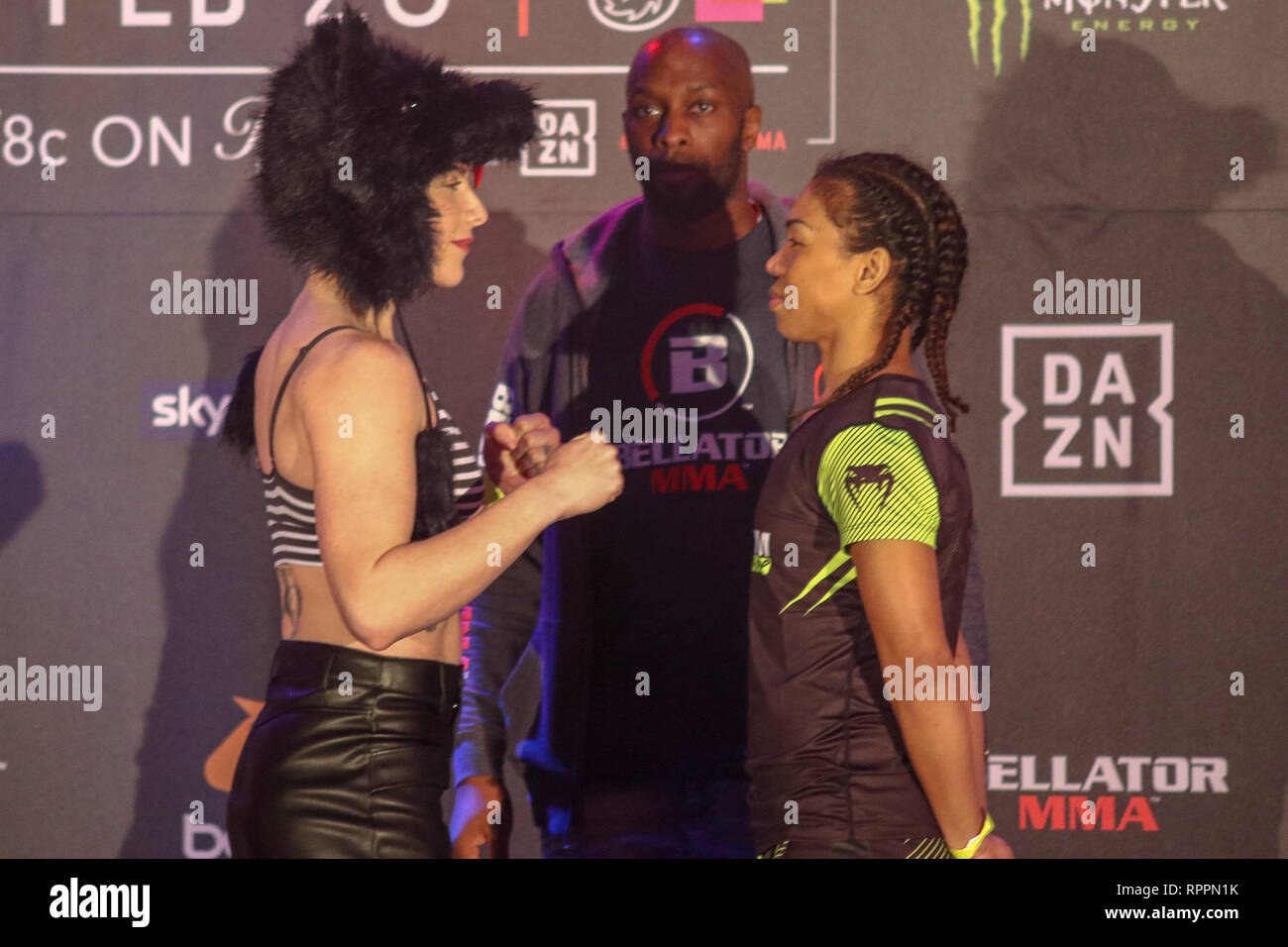 Womens mma victory hi-res stock photography and images - Alamy