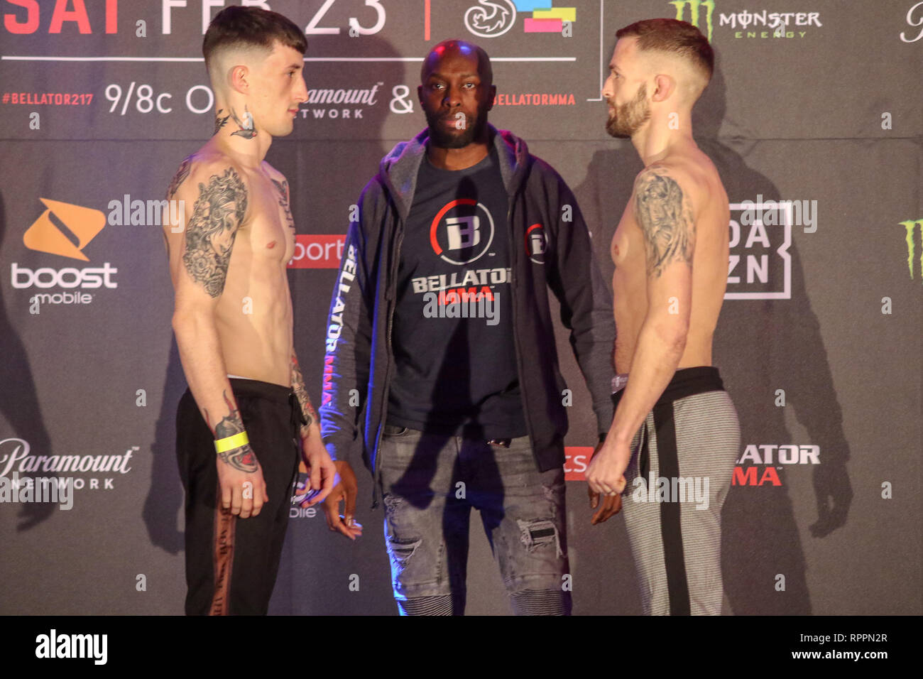Dublin, Ireland. 22nd Feb, 2019. Featherweights, Dylan Logan and Andrew ...