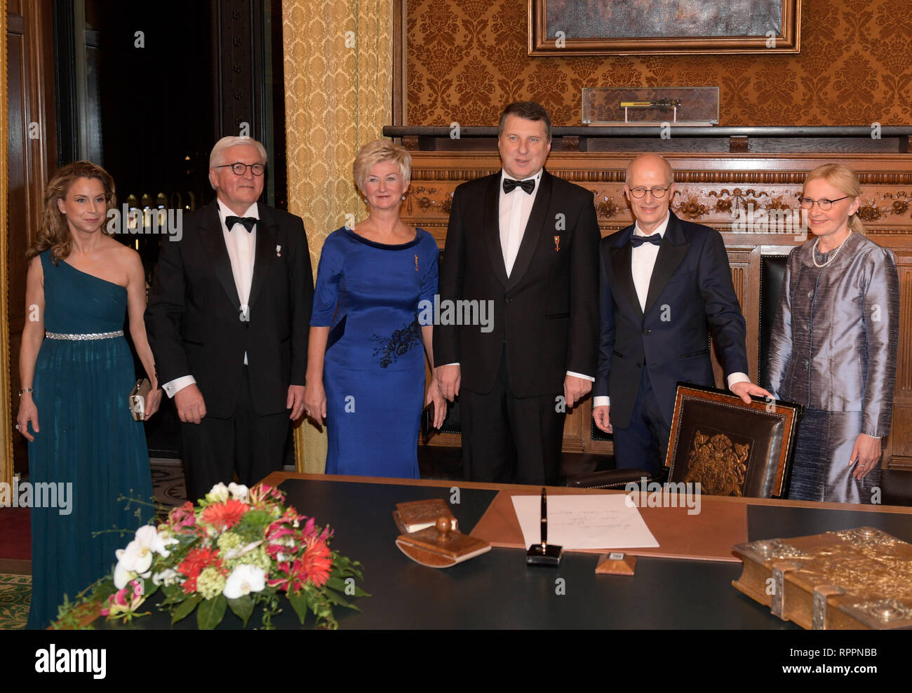 Hamburg, Germany. 22nd Feb, 2019. President Carola Veit (SPD, l-r ...