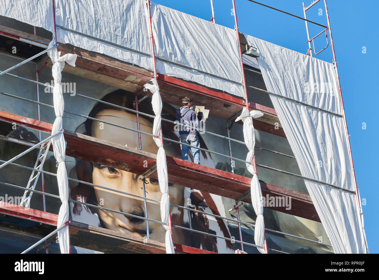 Windowless facade hi-res stock photography and images - Alamy