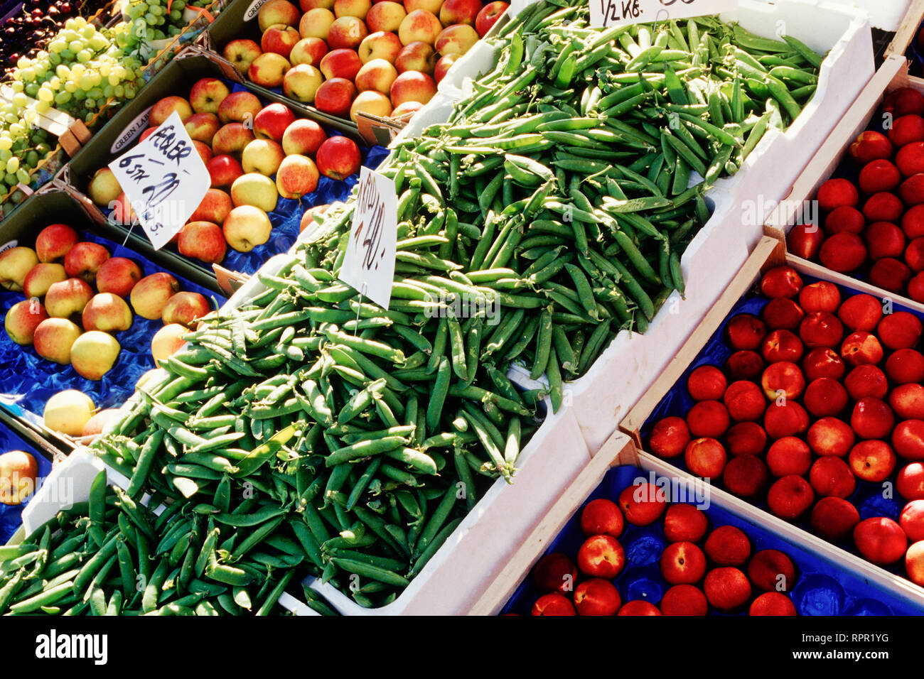 Fruit and Vegetable Stand Stock Photo - Alamy