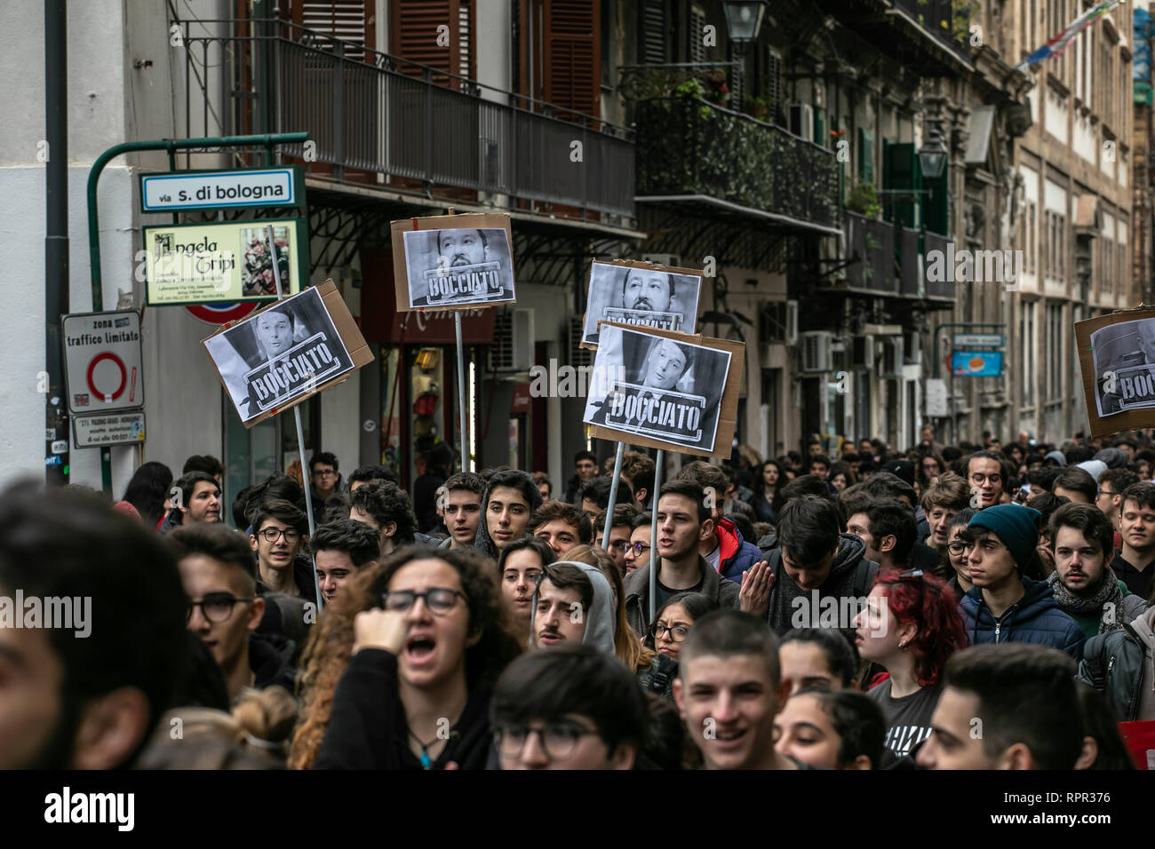 Graduation exam italy hi-res stock photography and images - Alamy