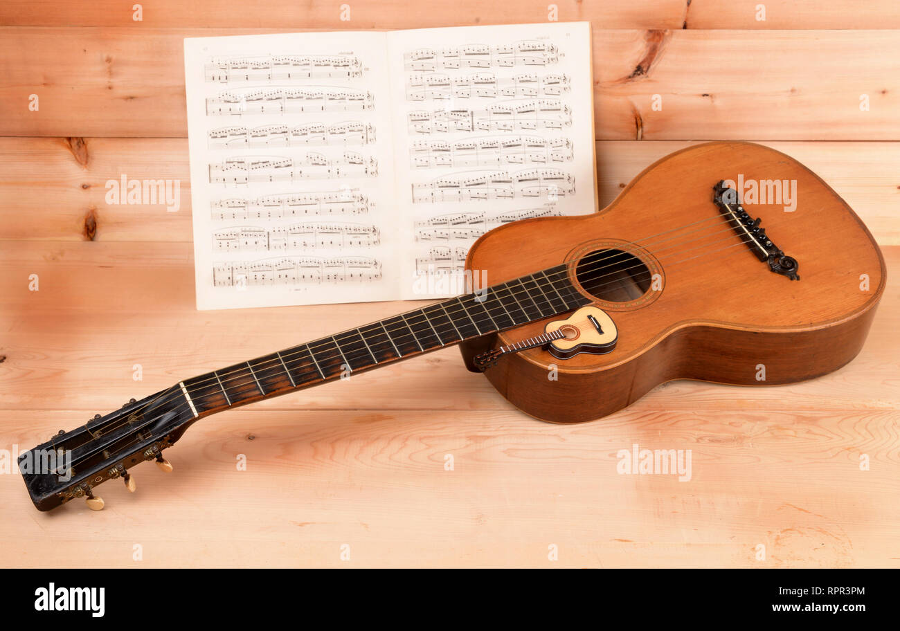 Artist models wood hi-res stock photography and images - Alamy