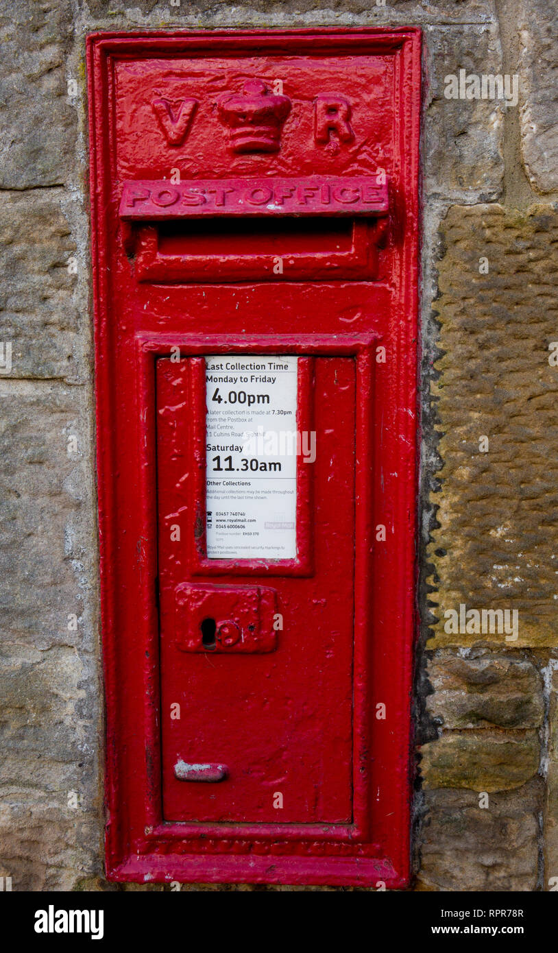 Queen victoria post box hi-res stock photography and images - Alamy