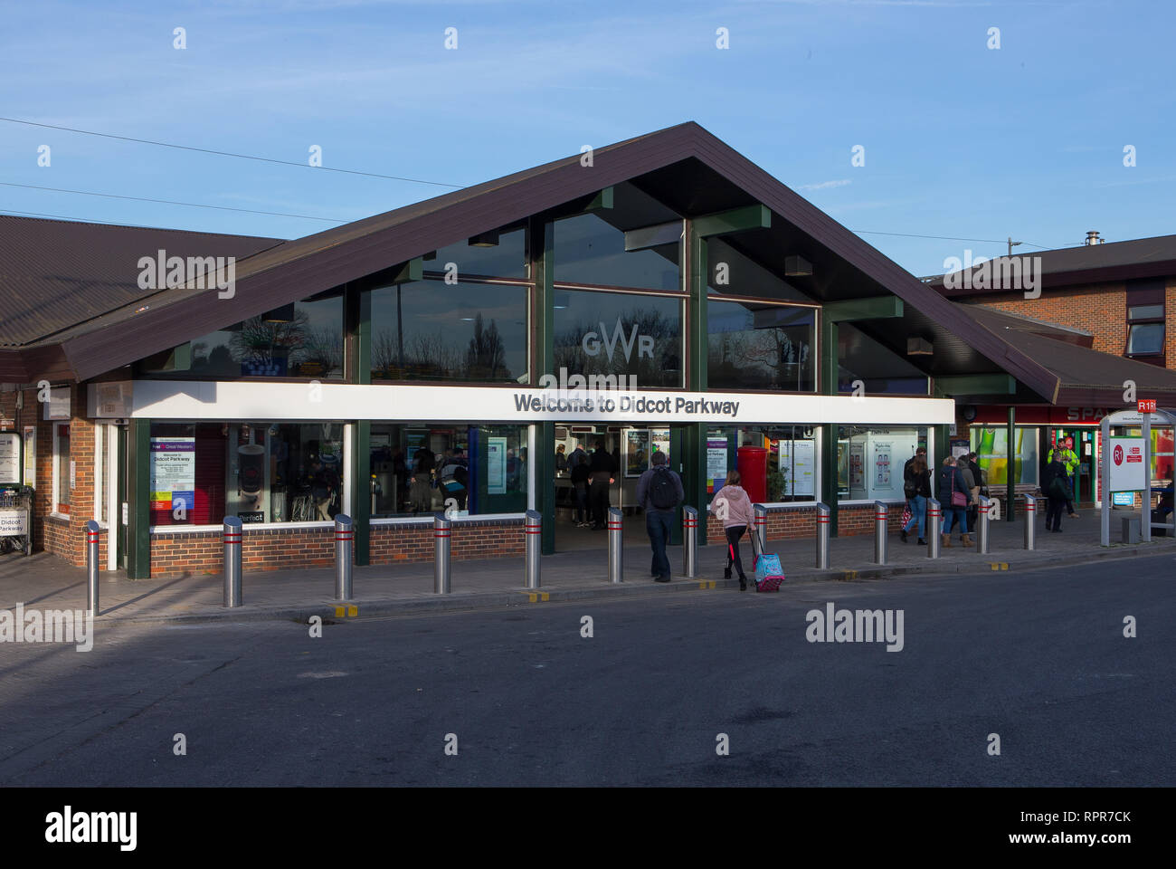 Didcot parkway station hi-res stock photography and images - Alamy
