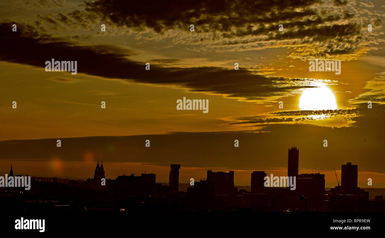 Weather sunset liverpool hi-res stock photography and images - Alamy