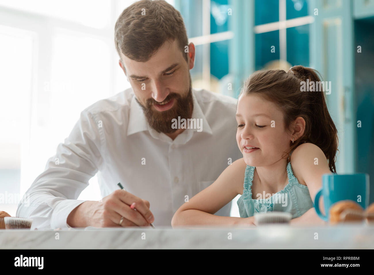 Dad and daughter doing homework Stock Photo - Alamy