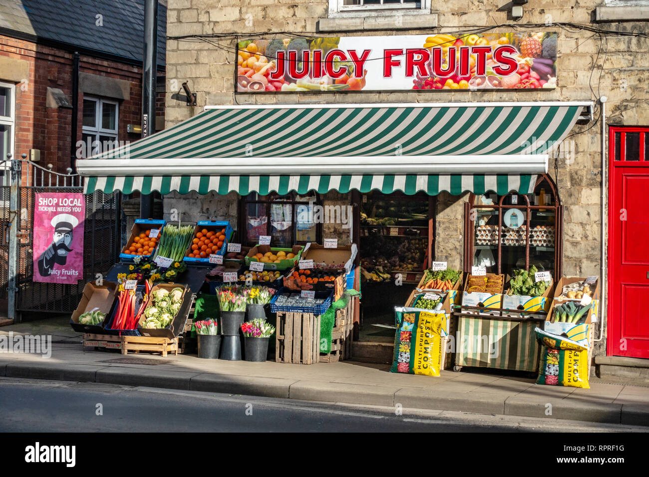 Borough market english apple fruit stall hi-res stock photography and ...