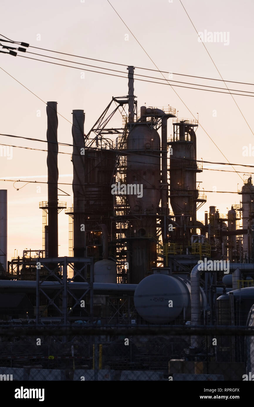 Oil refinery plant montreal quebec hi-res stock photography and images ...