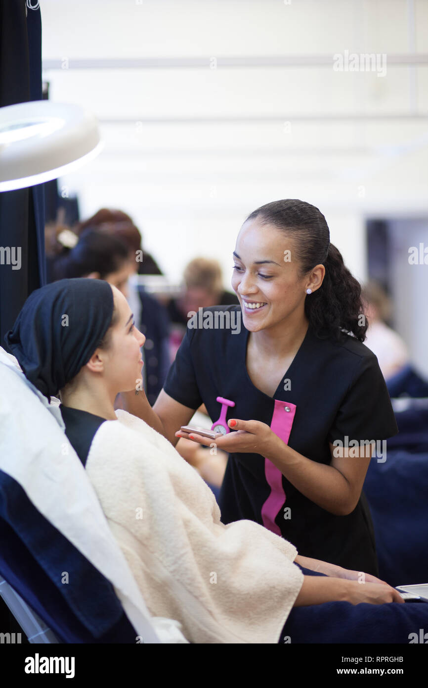 Beautician college student hi-res stock photography and images - Alamy