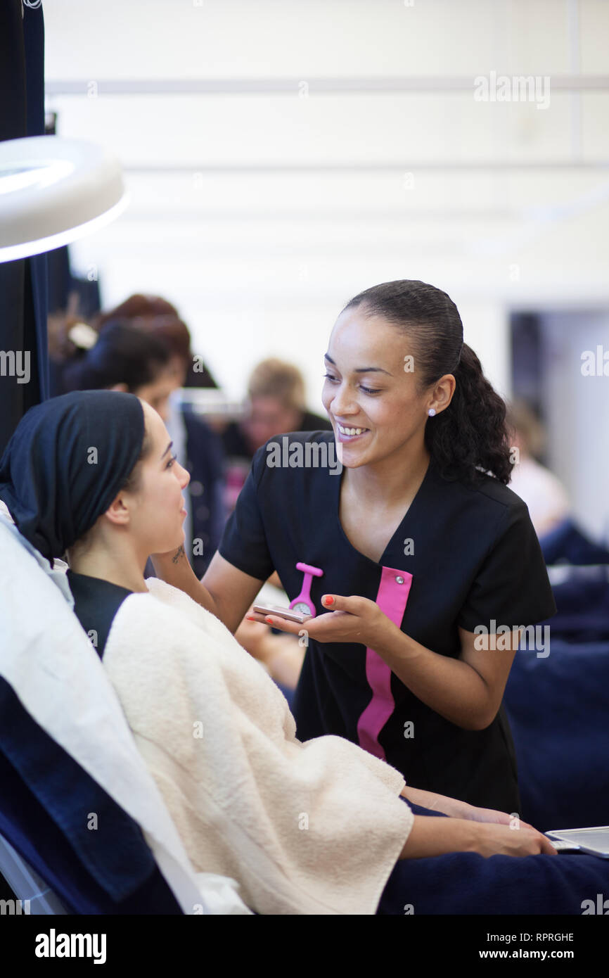 Beautician college student hi-res stock photography and images - Alamy