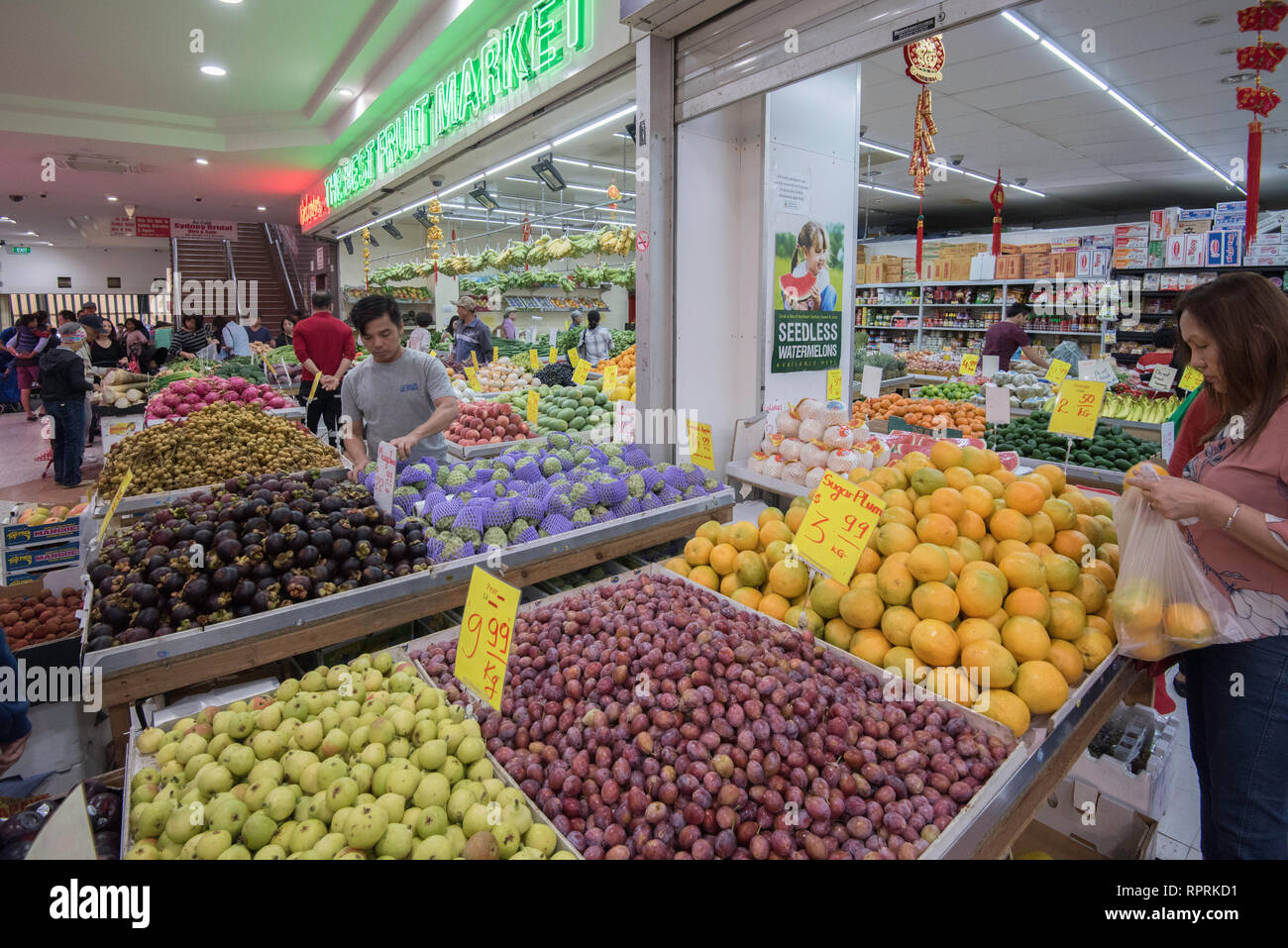 Interior small grocery store hi-res stock photography and images - Alamy