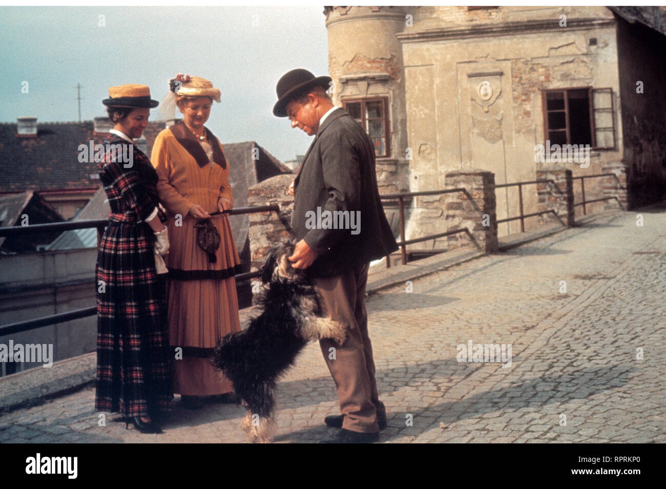 DER BRAVE SOLDAT SCHWEJK / D 1960 / Axel von Ambesser Szene mit HEINZ ...