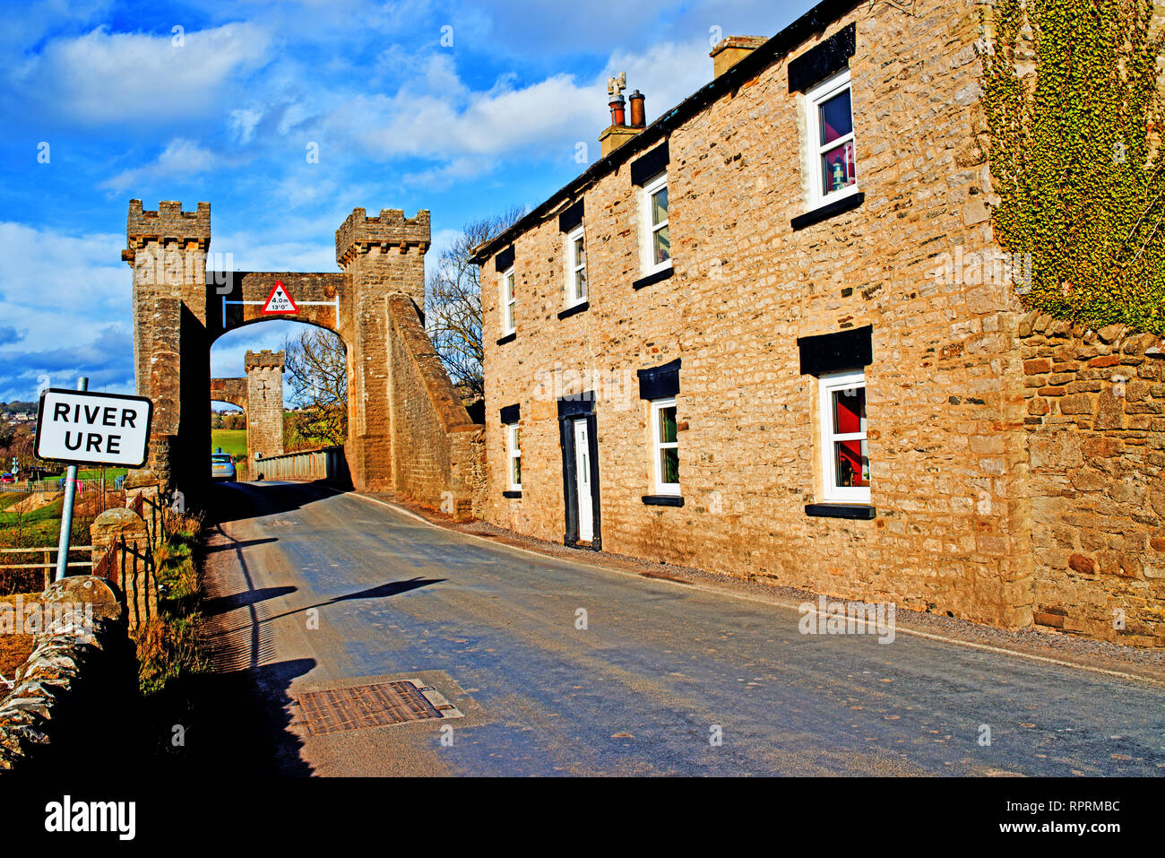 Middleham bridge hi-res stock photography and images - Alamy