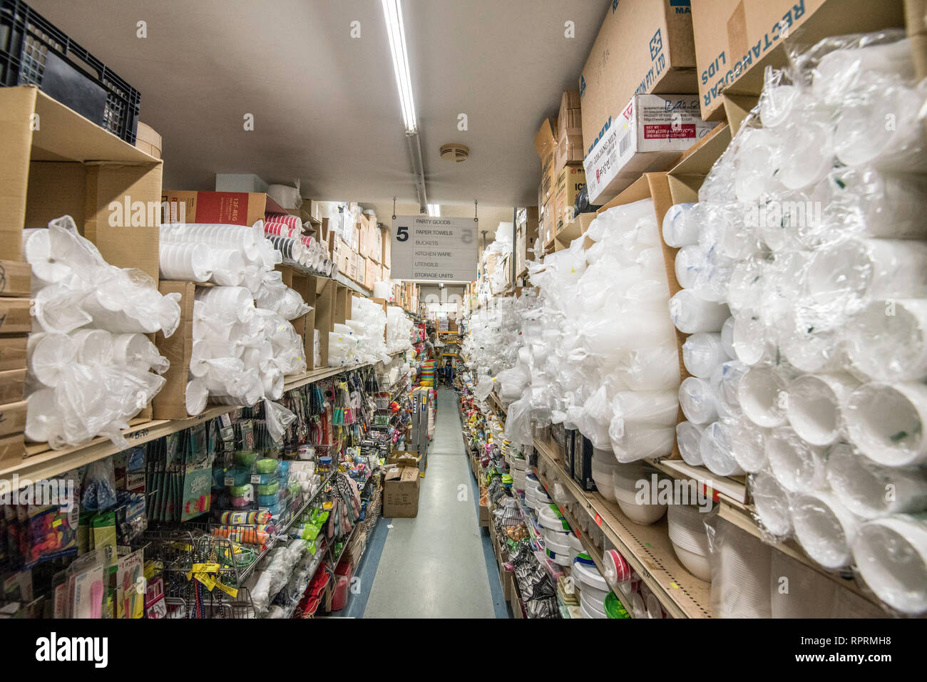Interior small grocery store hi-res stock photography and images - Alamy