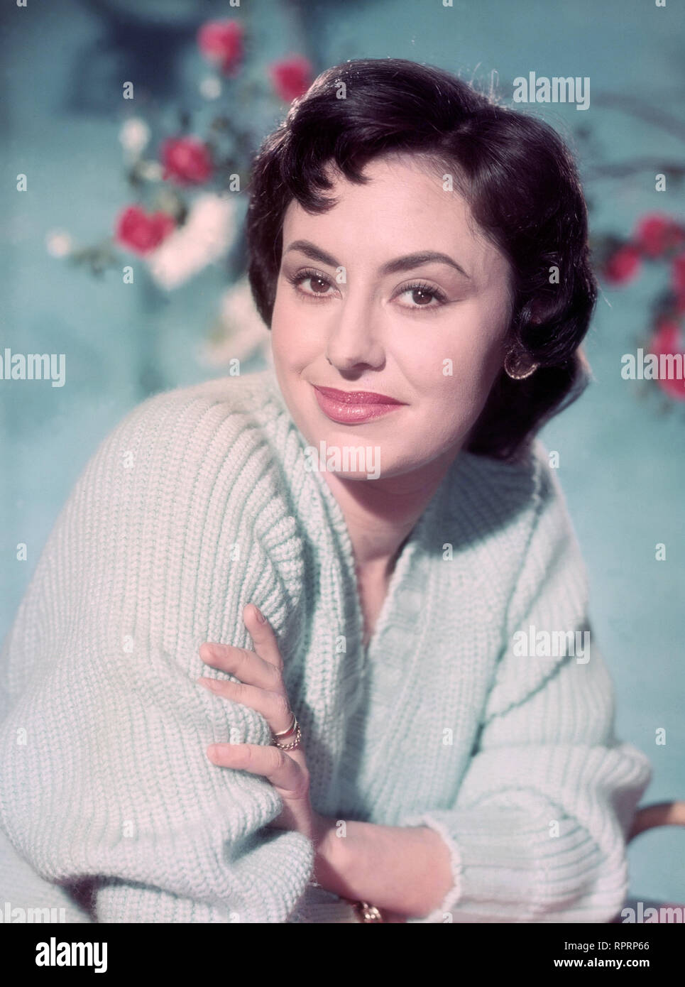 CATERINA VALENTE, Studioaufnahme, ca. 1959 Stock Photo - Alamy