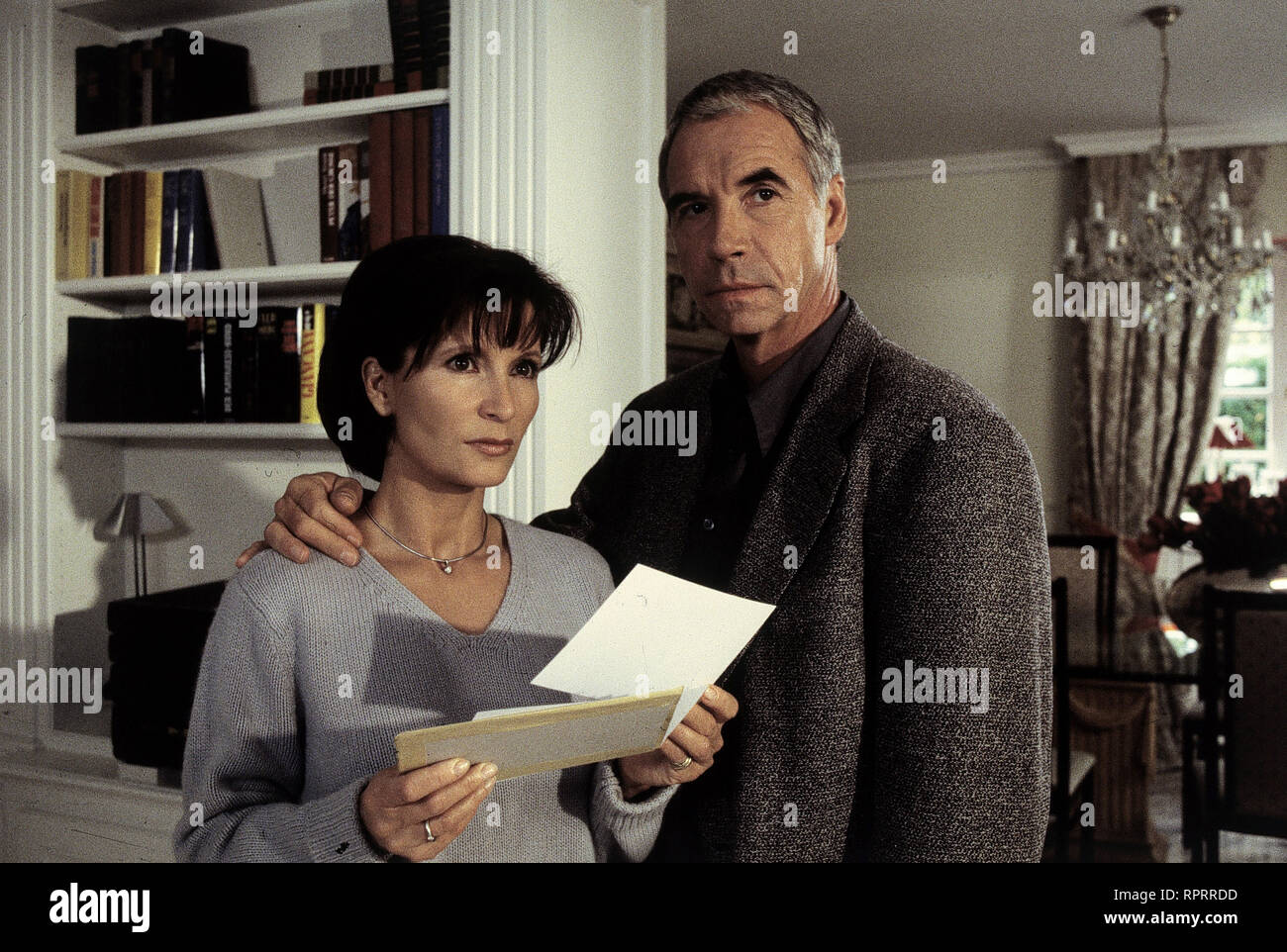 DERRICK / Mama Kaputtke - Szene mit SUSANNE UHLEN und WOLF ROTH 41622 ...