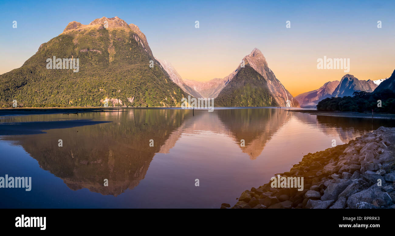 Mitre peak hi-res stock photography and images - Alamy