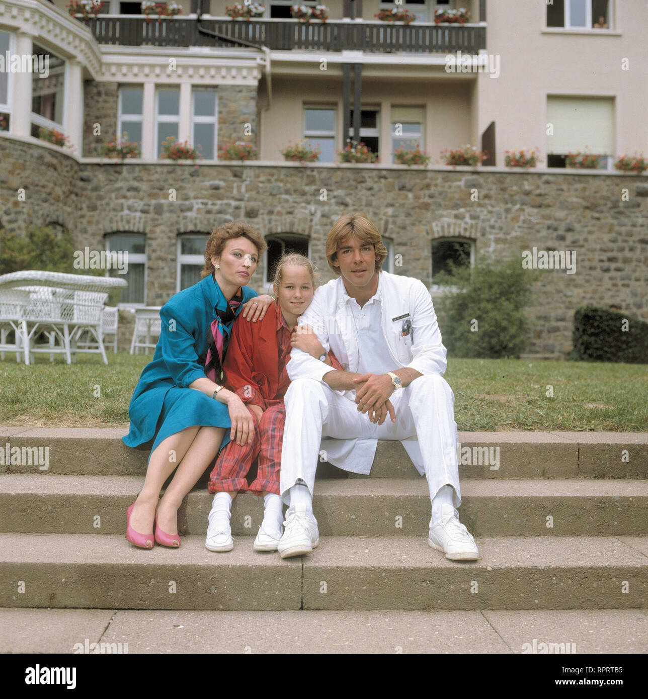 Die schwarzwaldklinik 1985 hi-res stock photography and images - Alamy