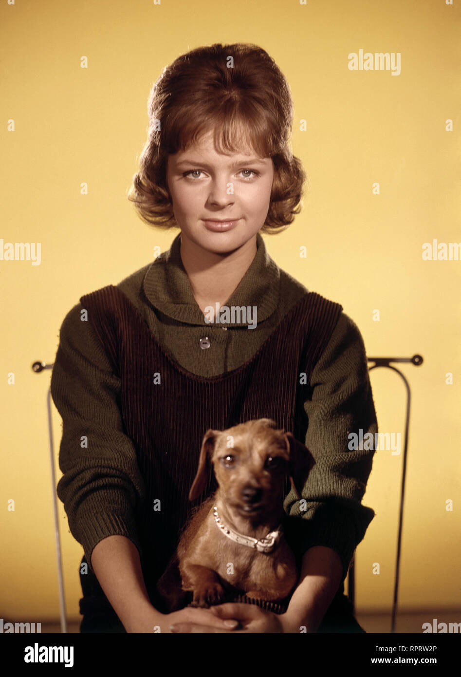 Die Schauspielerin SABINE SINJEN - Portrait aus den 60er Jahren ...