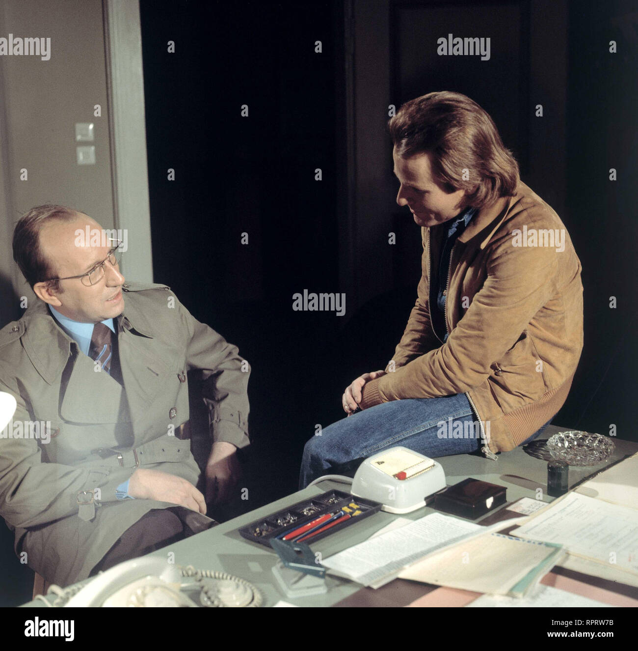 DERRICK / Das Bordfest BRD 1976 / Alfred Weidenmann WALTER SCHMIDINGER ...