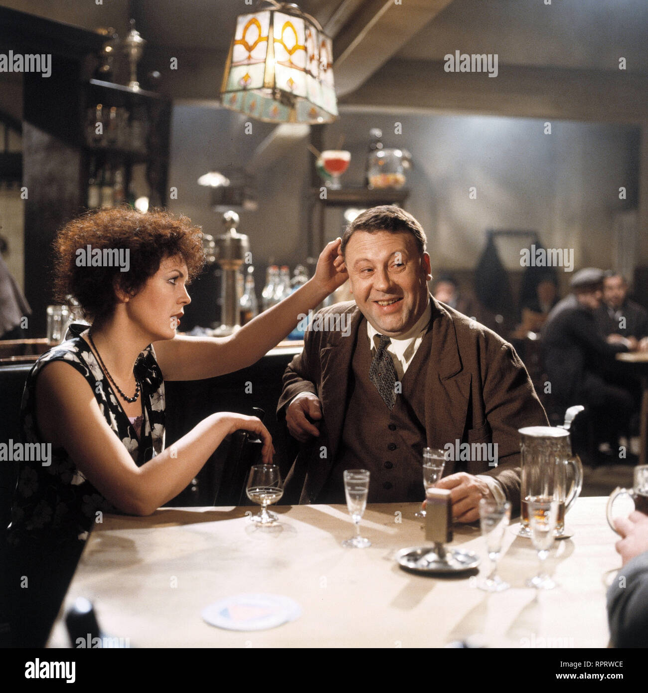 BERLIN ALEXANDERPLATZ / Teil 2 - Wie soll man leben, wenn man nicht ...