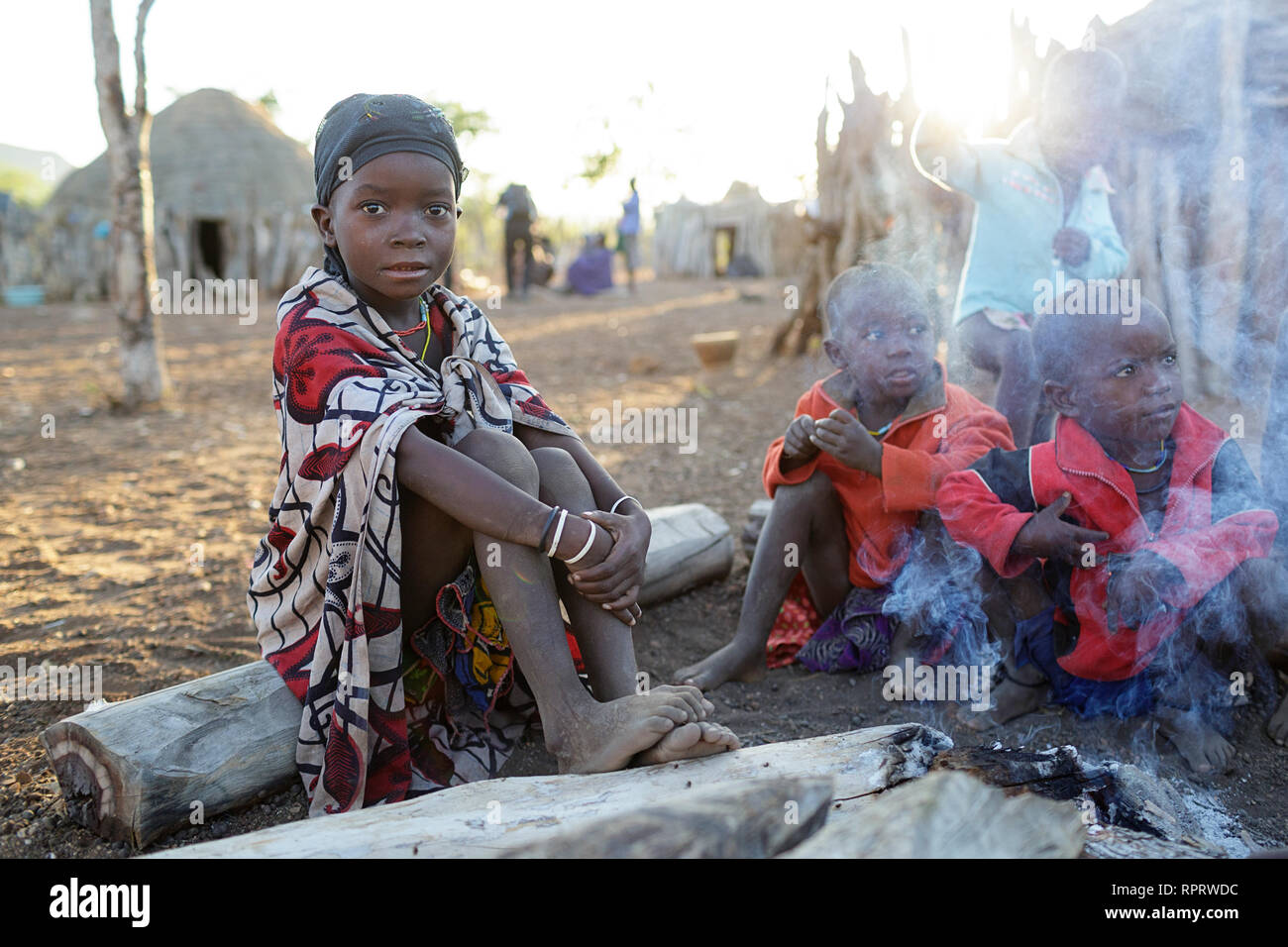 Kids campfire africa hi-res stock photography and images - Alamy