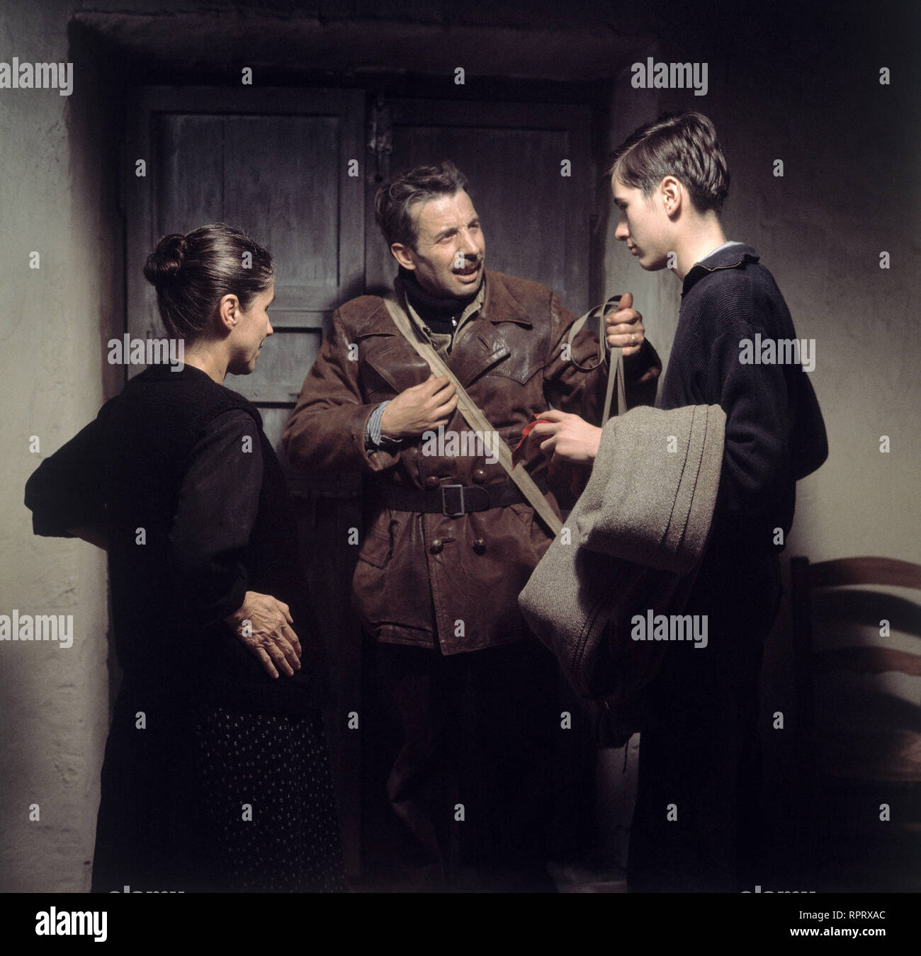 DIE GEWEHRE DER FRAU CARRAR / Nach einem Bühnenstück von Berthold ...