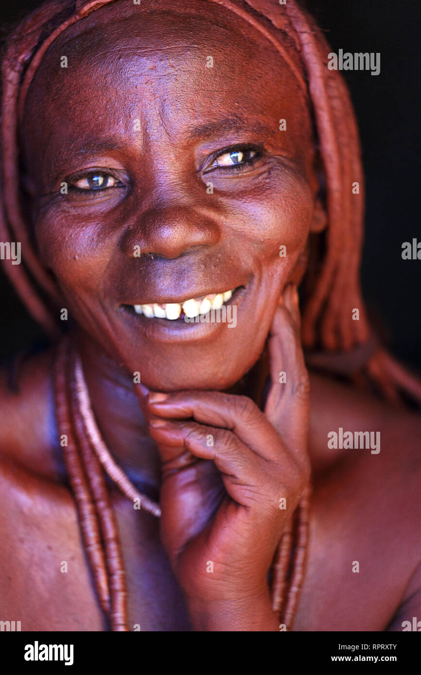 Beautiful namibian women smiling hi-res stock photography and images ...