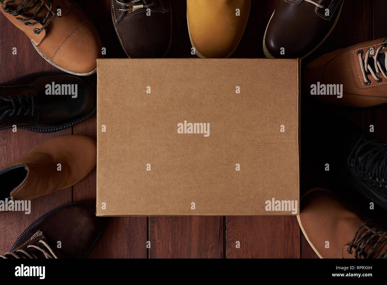 Cartoon clean shoe box with leather shoe toe on wooden background Stock ...