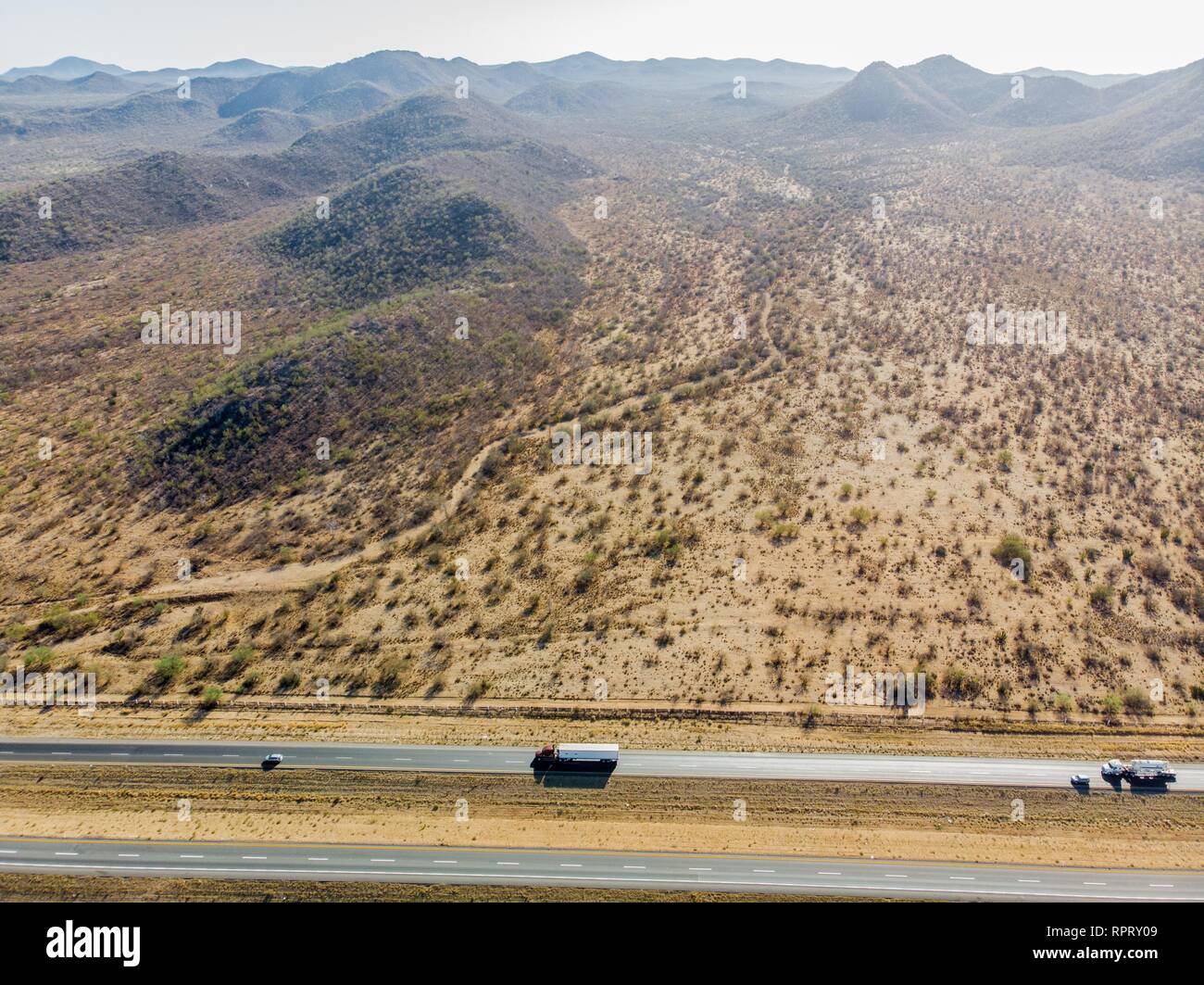Carretera en paisaje rural hi-res stock photography and images - Alamy