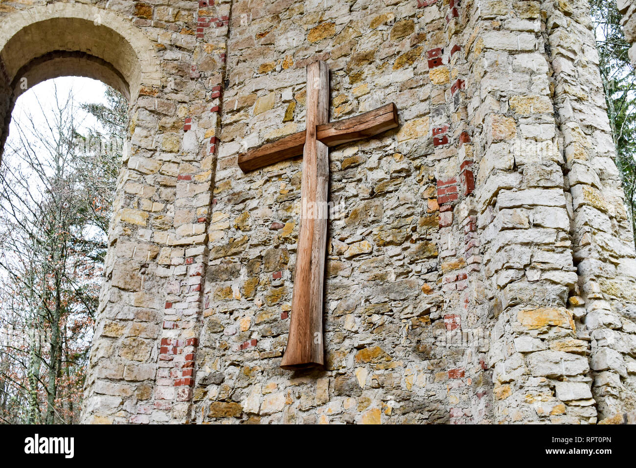 Old stone floor church hi-res stock photography and images - Alamy