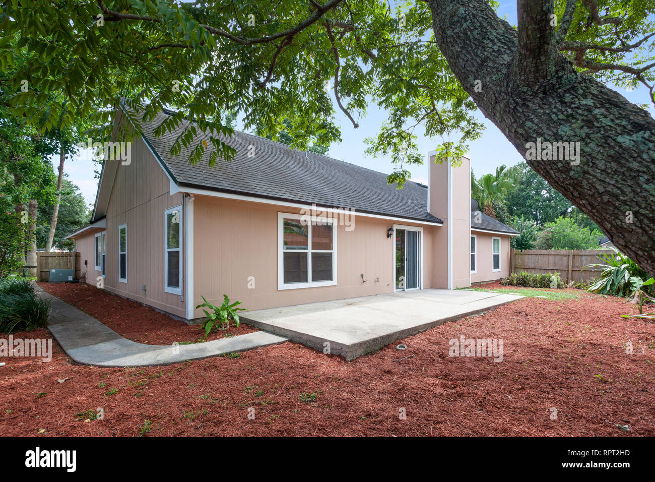 Suburban ranch house usa hi-res stock photography and images - Alamy