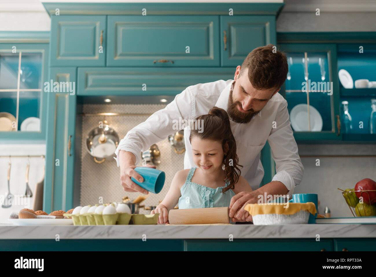 Daughter cooking with daddy Stock Photo - Alamy
