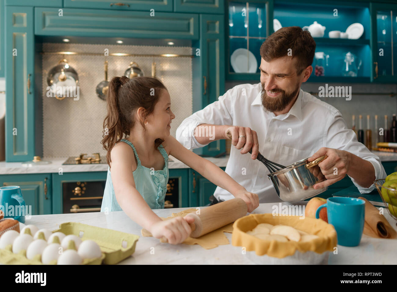 Cooking with daddy Stock Photo - Alamy