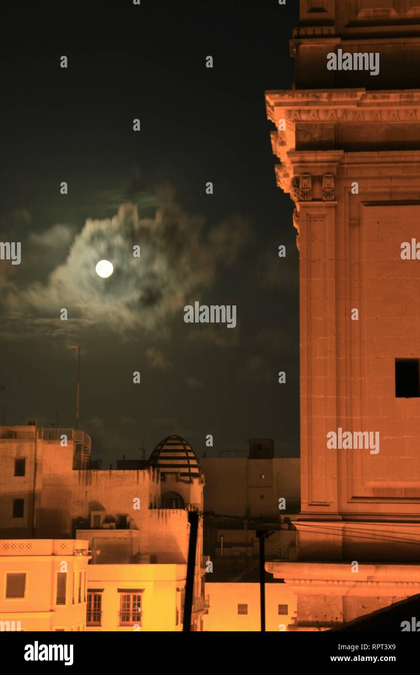 Full moon night raining hi-res stock photography and images - Alamy