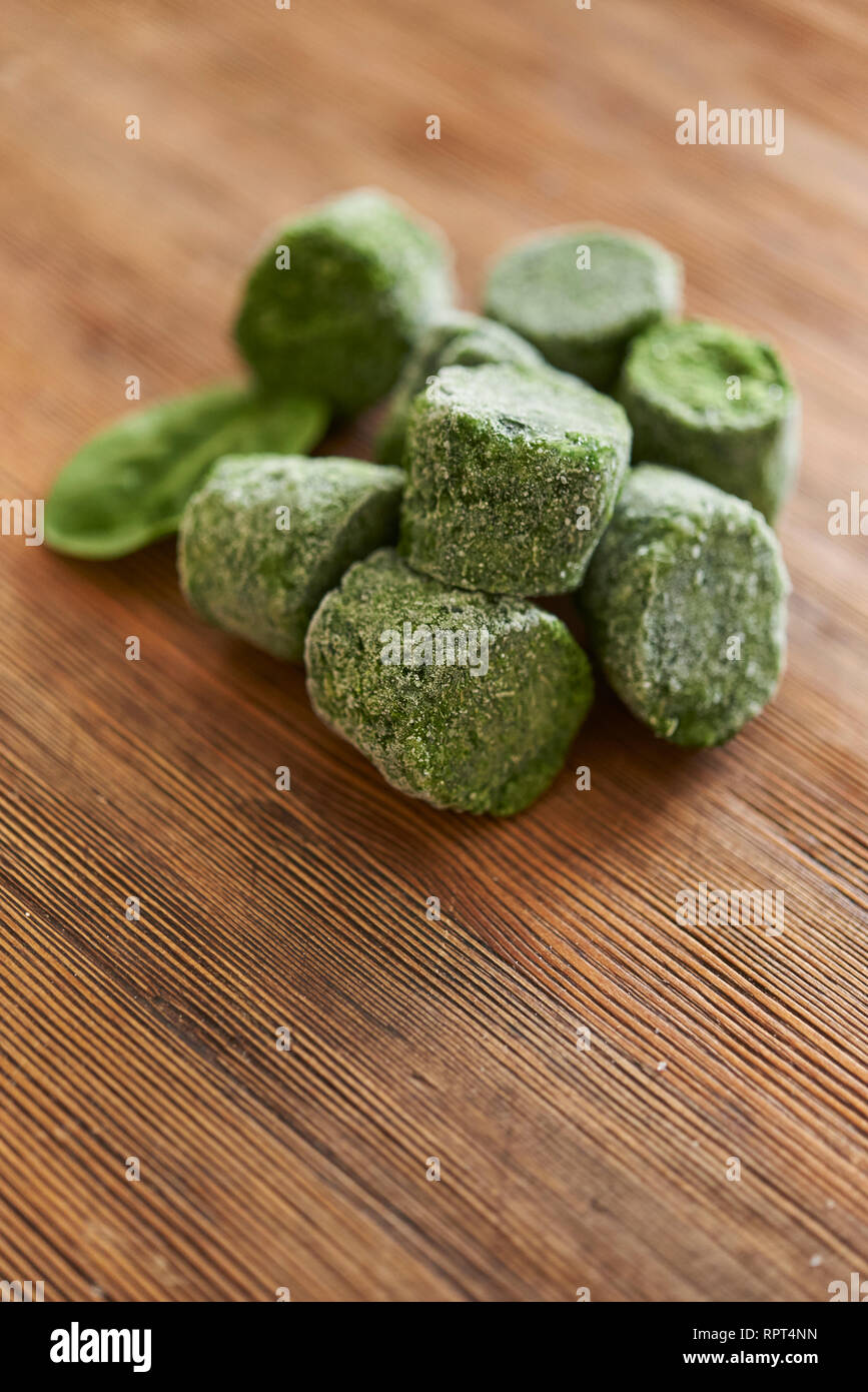 Frozen food spinach cubes hi-res stock photography and images - Alamy
