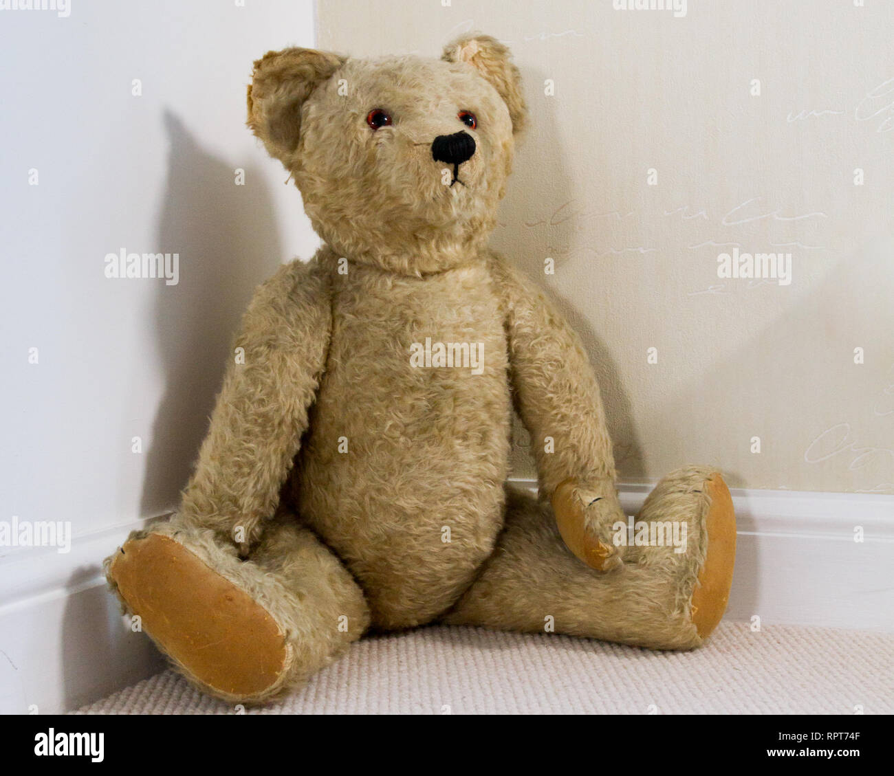 Antique teddy hi-res stock photography and images - Alamy