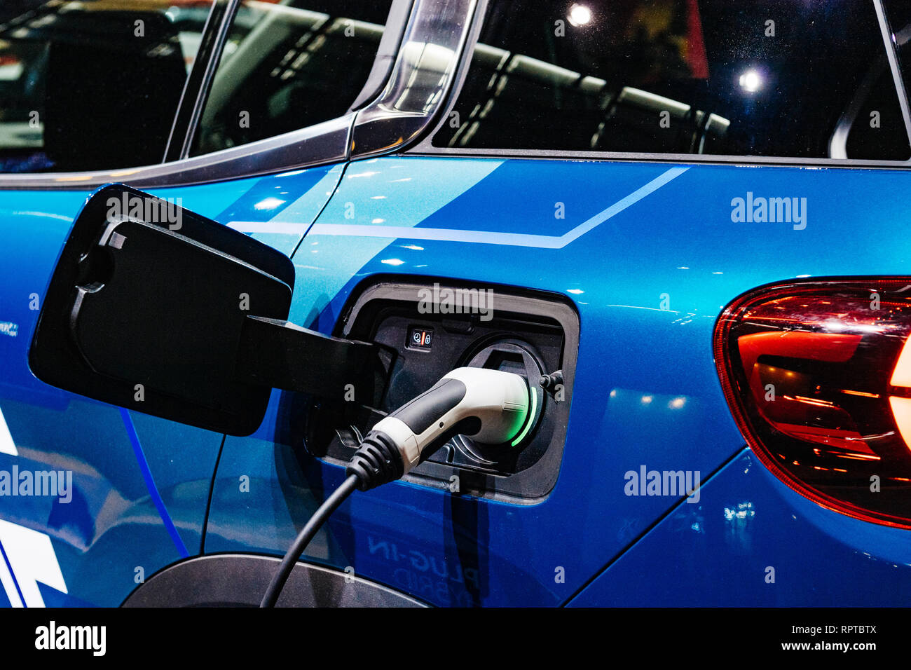 Model new citroen c5 aircross suv hybrid hi-res stock photography and ...